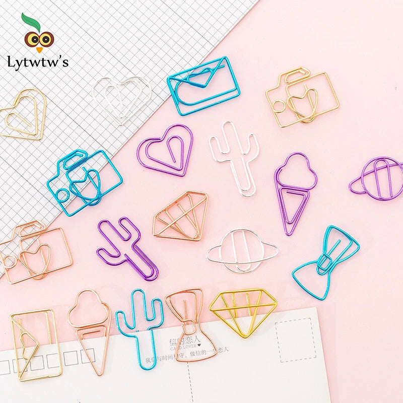 Paper Clips – Unique Office Details